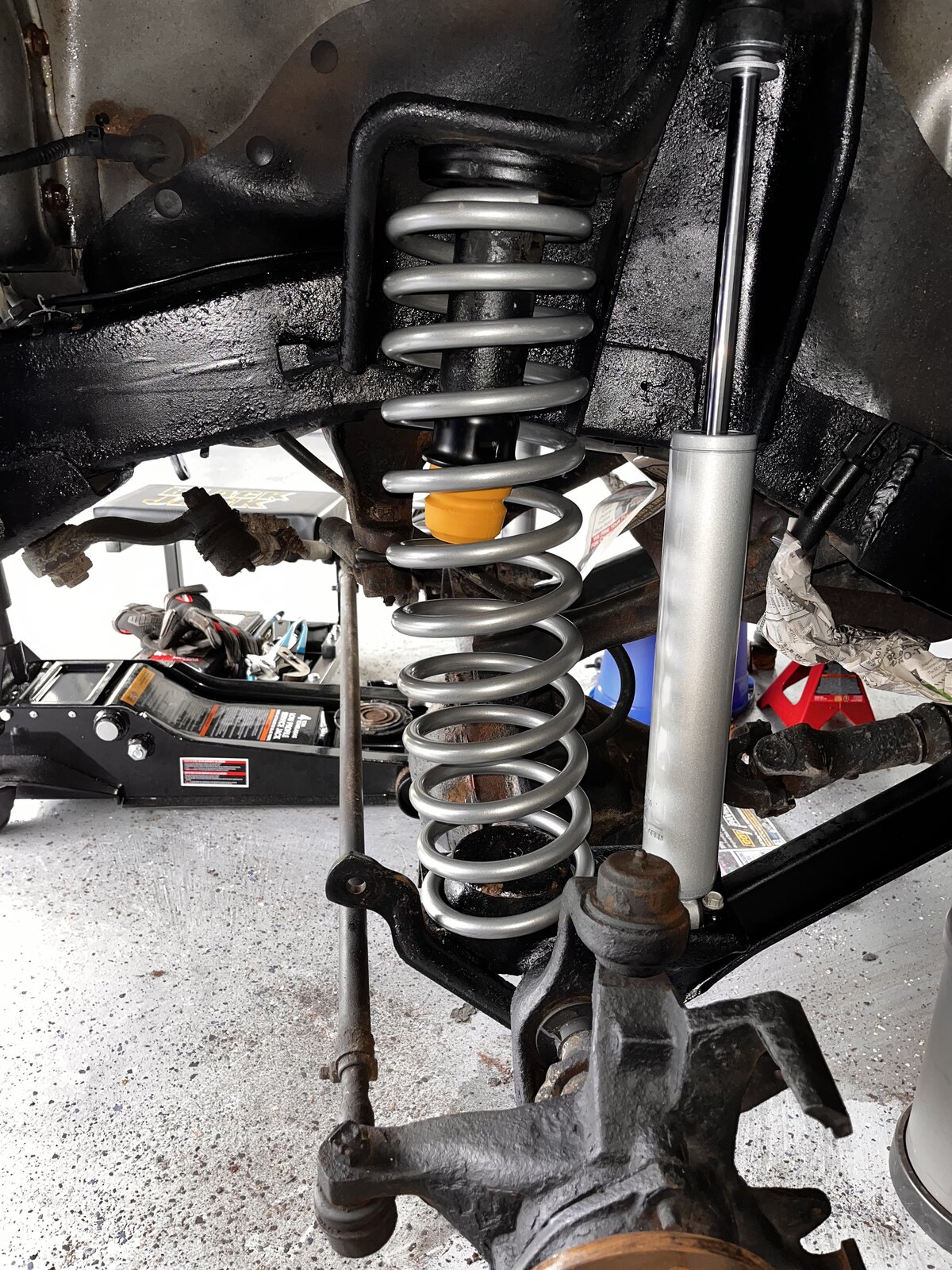 Coil spring is bowing on Rough Country lift | Jeep Wrangler TJ Forum